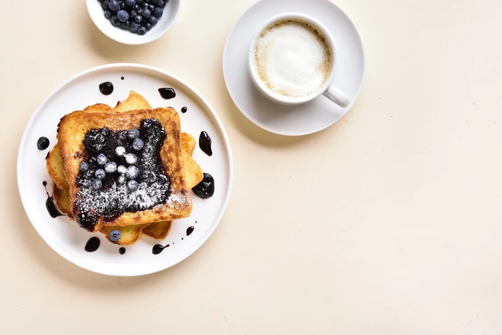 French Toast con mirtilli cotti e crema di arachidi - Nutrizione Sana